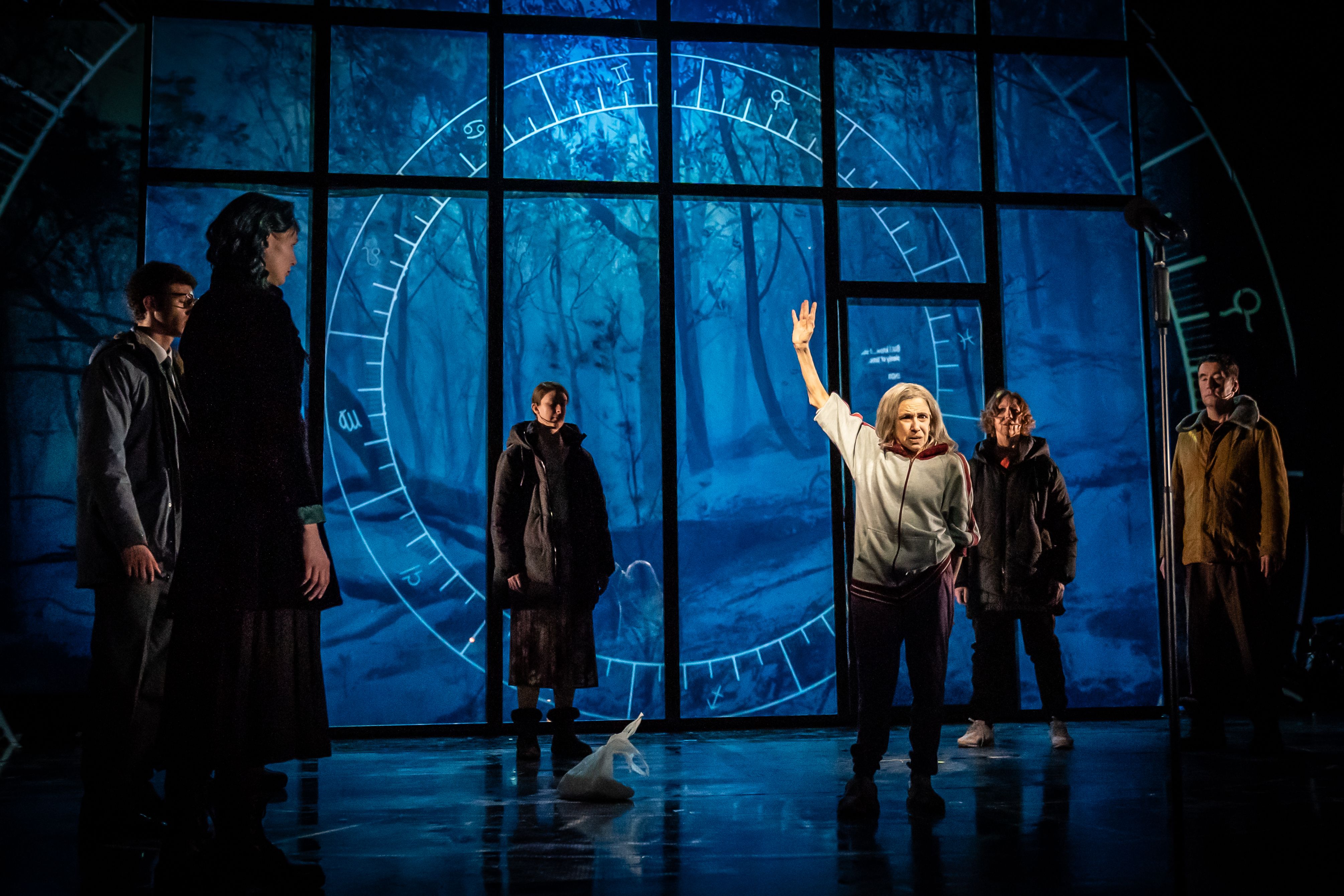 Over lijken gaan. Simon McBurneys prachtige volksvertelling en eco ...